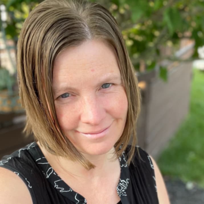 Coach Hannah Castillo - Aura